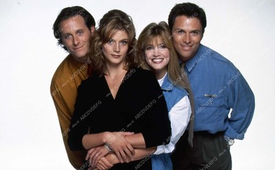 35m-1197 Steven Weber Farrah Forke Crystal Bernard Tim Daly TV Wings 35m-1197 35 | eBay