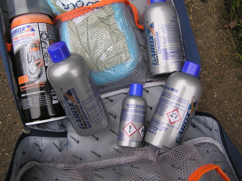 **GARDX CAR CLEANING KIT**IN CARRY CASE.VARIOUS CLEANING PRODUCTS.NEW ...