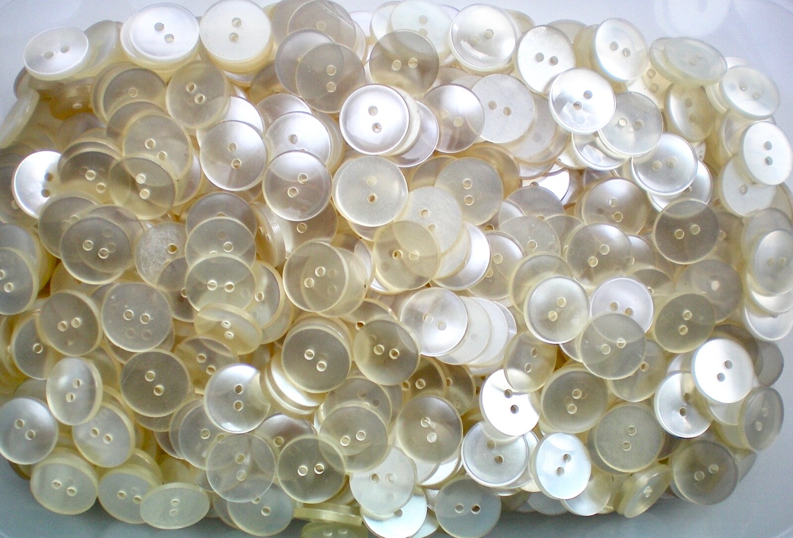 Buttons 16mm 26L Clear Creamy Pearlescent Polished 2 Hole Small Button ...