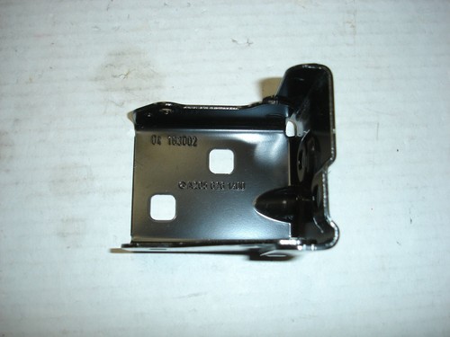 MERCEDES-BENZ A 2056261400 UPPER TIE BAR ATTACHMENT ANGLE BRACKET RIGHT ...