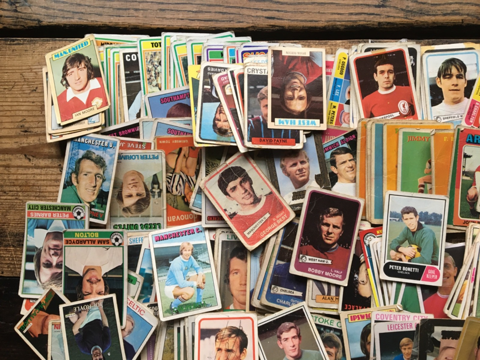 Vintage football cards low grade x 500 George Best, Bobby Moore etc ...
