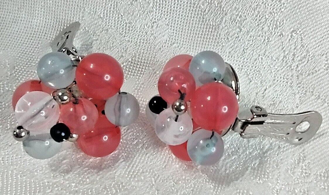 Vintage Pink White Gray Cluster Beaded Clip On Earrings | eBay