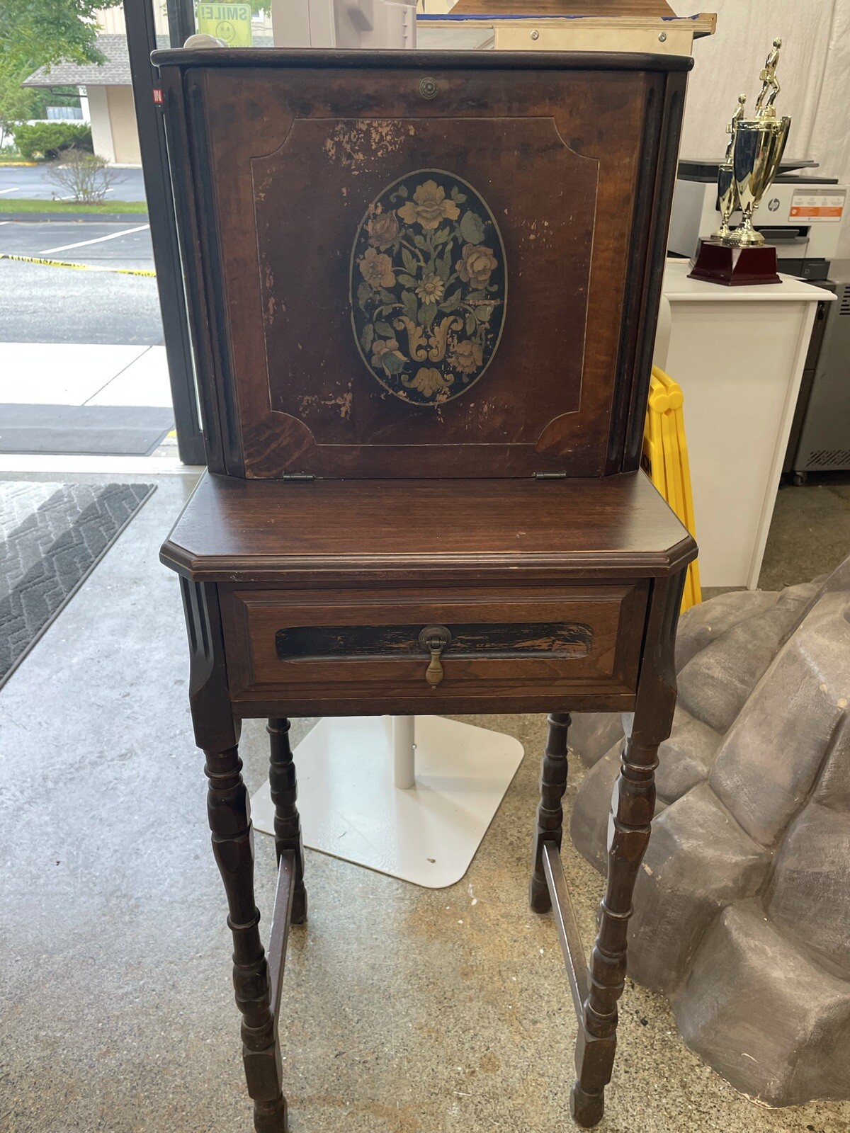 Antique Makeup Vanity Table | Saubhaya Makeup