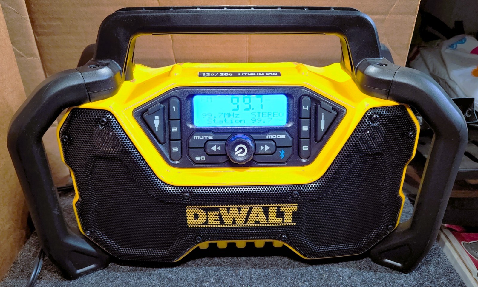 DEWALT DCR028 12V/20V MAX Battery/Corded Jobsite Bluetooth Radio ...