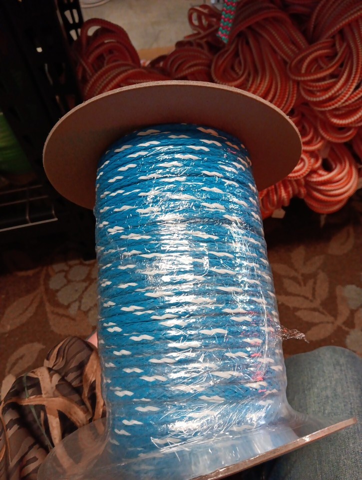 1/4 x 330 ft. spool of Hollow Braid Polypropylene Rope Hank. Blue And ...
