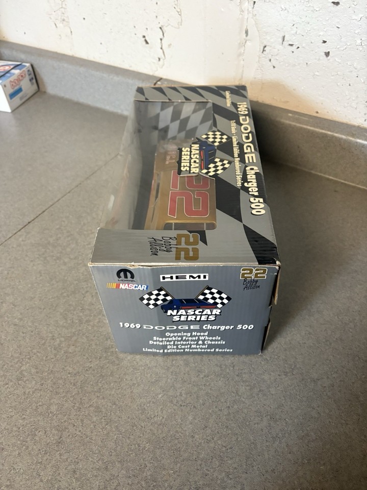 1969 Dodge Charger 500 Nascar Bobby Allison Mopar Diecast 1:18 Car ...