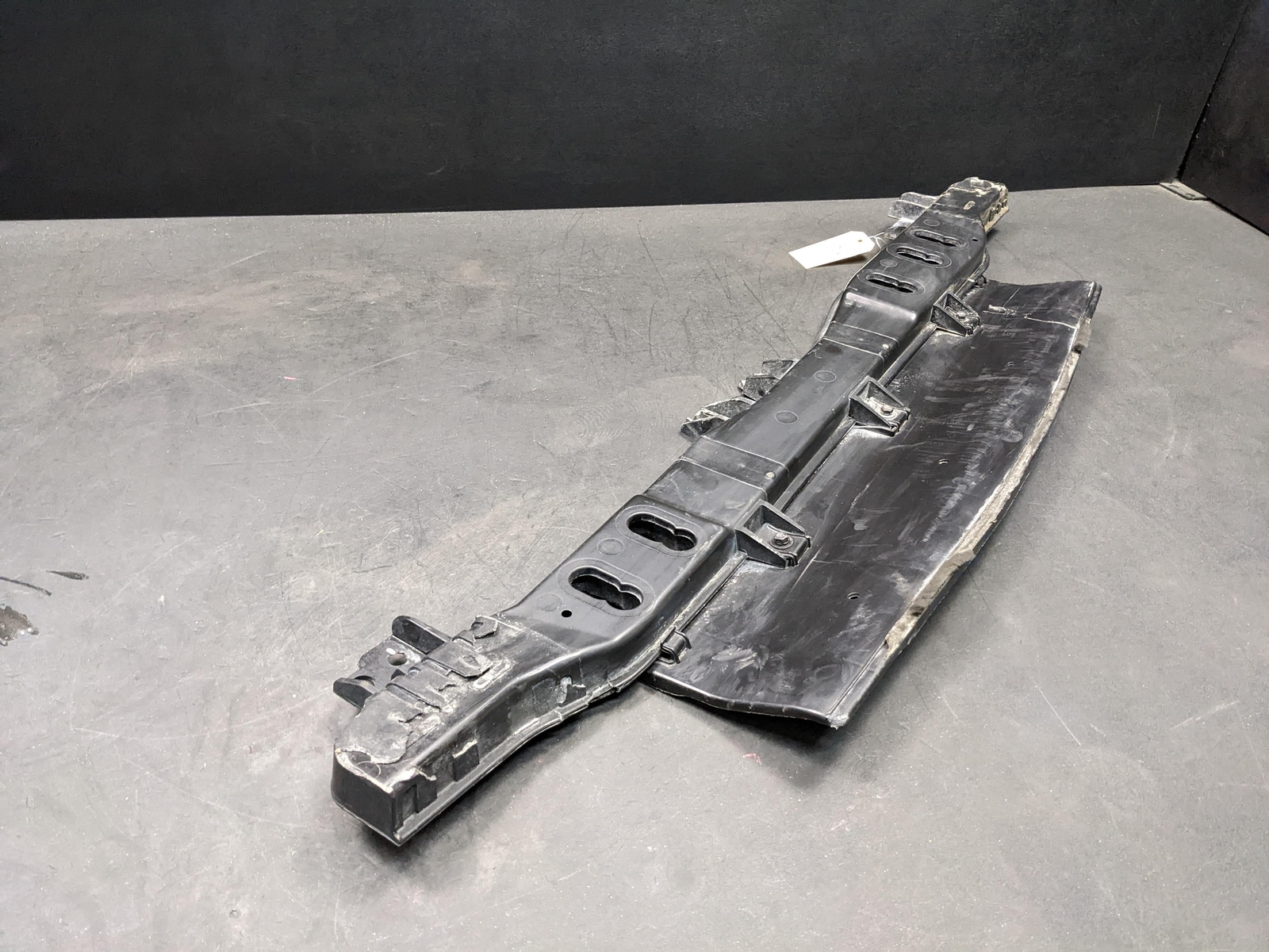 Radiator Support Lower Bracket w/ Cover Baffle 2019 Kia Soul 29134 ...