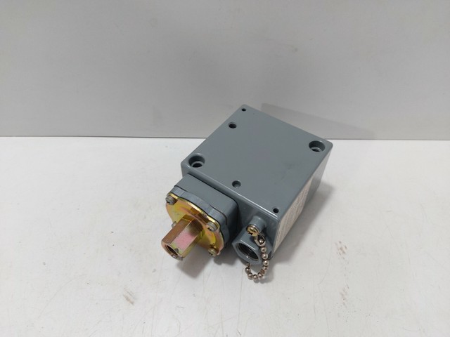 Square D 9012gaw4 Series C Pressure Switch 9012 Gaw-4 for sale online ...