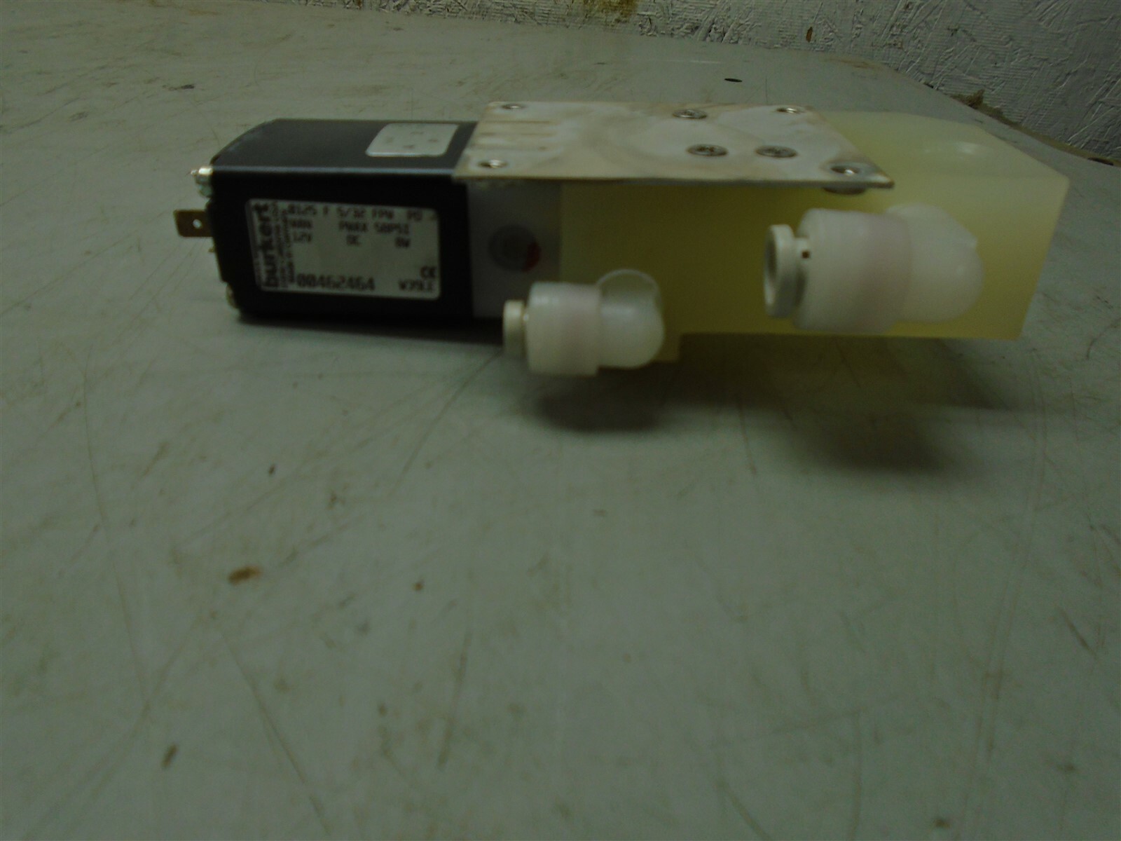 Burkert 00462464 Manifold Mount Solenoid Valve 12VDC 8W | eBay