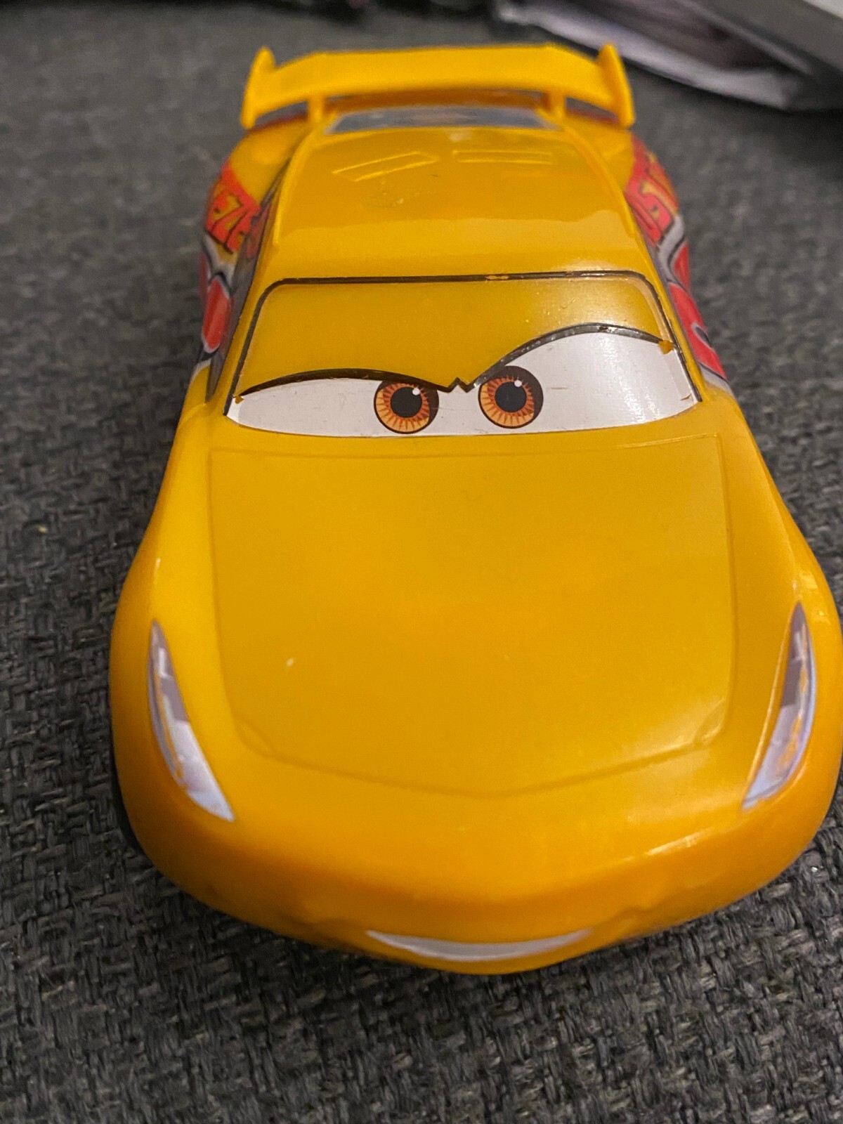 DISNEY STORE CARS YELLOW CRUZ 95 RUSTEZE PULL BACK & GO ! MOVING VGC ...