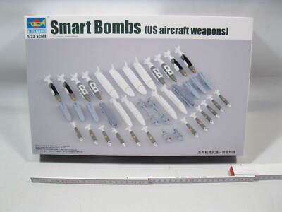 Trumpeter 03305 Smart Bombs US Aircraft weapons 1:32 sealed in Box ...