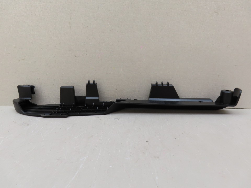 2021-2023 CHEVROLET SUBURBAN FRONT RIGHT LOWER RAIL SEAT COVER OEM ...