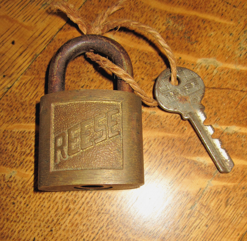 VINTAGE ANTIQUE REESE BRASS PADLOCK LOCK USA WITH WORKING KEY 804 ART ...