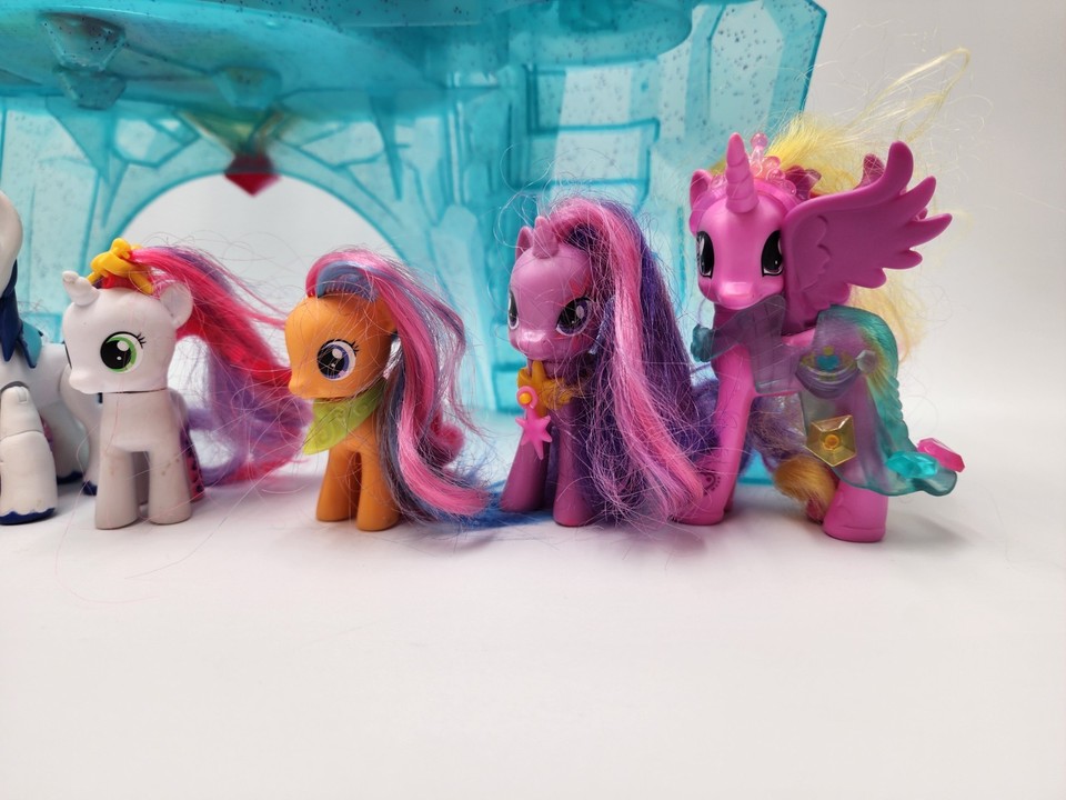 My Little Pony Equestria Crystal Empire Castle Playset with 14 ponies ...