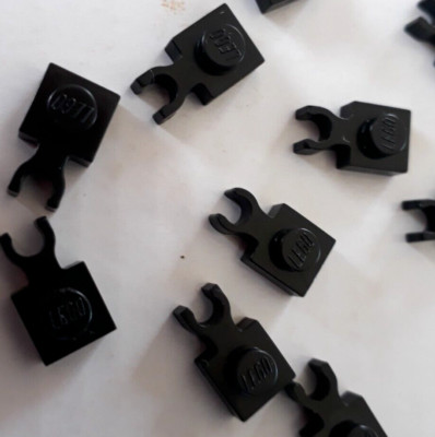 LEGO black plate 1 x with Clip Vertical grip thin 7x | eBay