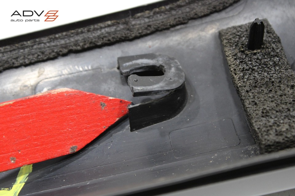 2005 - 2016 LAND ROVER LR4 LR3 WINDSHIELD RIGHT SIDE A PILLAR REVEAL ...