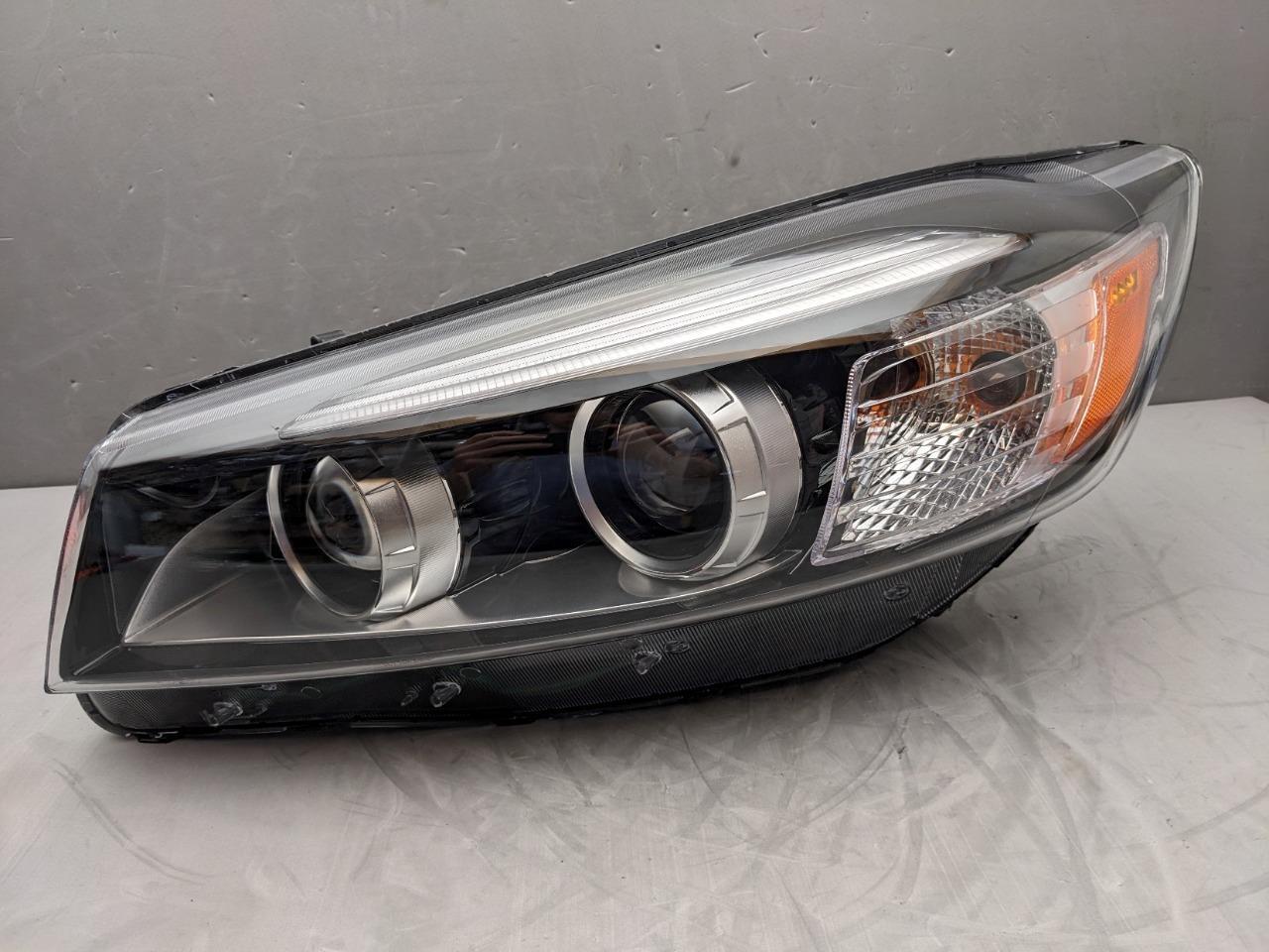 OEM 16-20 Kia Sorento RH Passenger Side Dual Projector Headlight 92101 ...