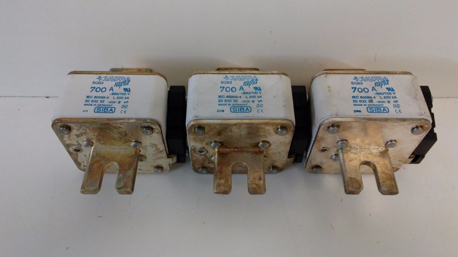 LOT OF (3) NEW UNUSED! SIBA SQB3 700A 690V SEMICONDUCTOR FUSES 20-632 ...