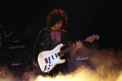 Richie Blackmore Of Rainbow Performs At Madison Square Garden 1984 Old ...