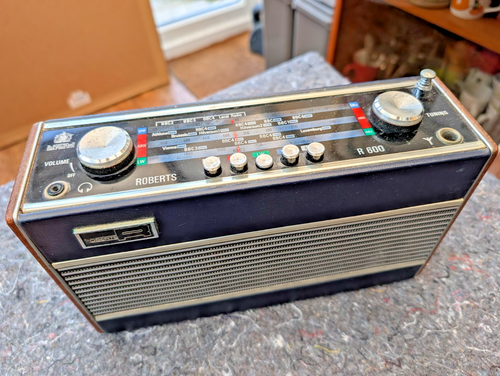 Vintage 1960s Roberts Portable Transistor Radio Model R600 Working ...