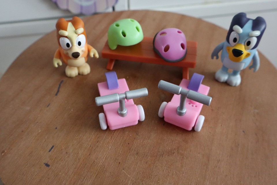 BLUEY FIGURES BLUEY & BINGO WITH SCOOTERS | eBay UK