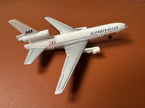 ERTL - Scandinavian Airlines - 1:400 - Boeing 737 SAS | eBay