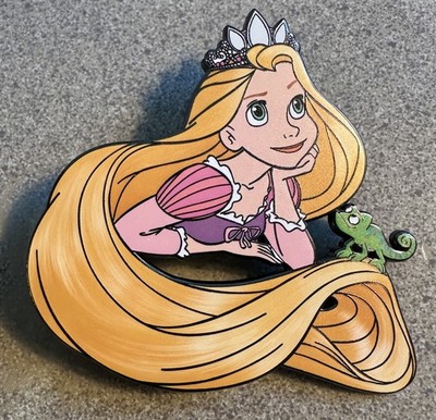 PIN RAPUNZEL & PASCAL 3" JUMBO FANTASY PRINCESS STARING NEW TANGLED | eBay