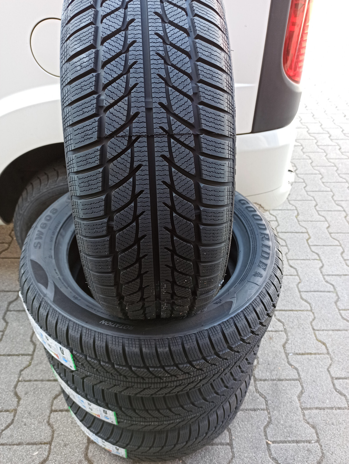 Winterreifen 225 40 R18