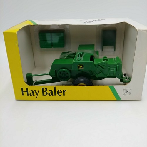 John Deere Square Baler 4 Hay Bales 1:32 Ertl Toy 5639 Die Cast Plastic ...