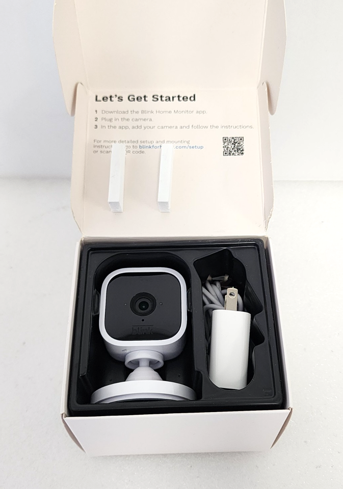 Blink Mini Compact indoor plug-in smart security camera 1080p HD, Open ...
