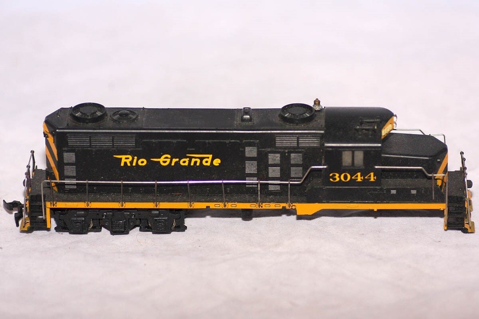 RARE Mantua/Tyco HO Scale Rio Grande EMD GP20 #3044 locomotive for ...