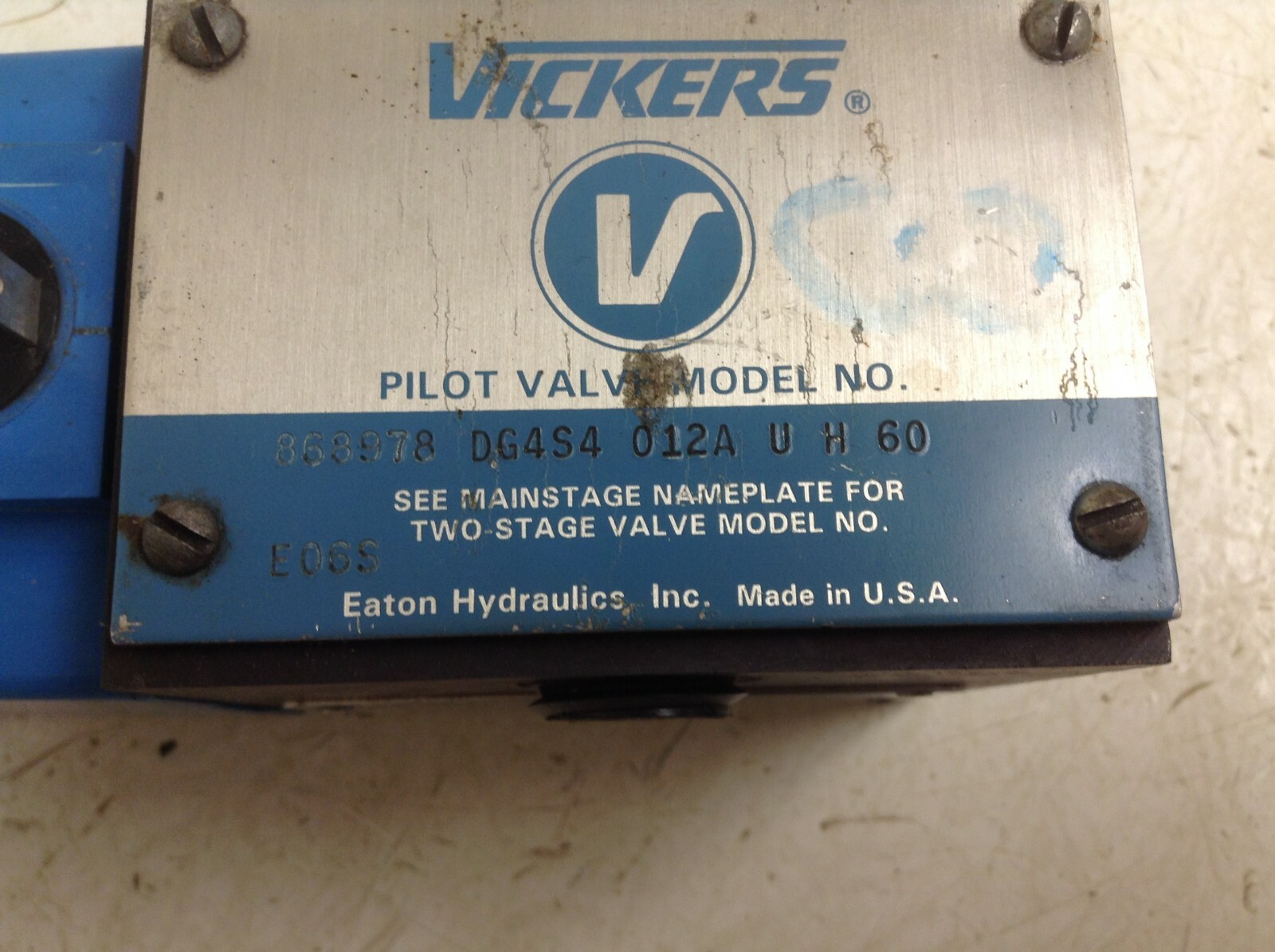 Vickers DG4S4-012A-U-H-60 Hydraulic Valve 24 VDC Solenoid 879147 (TBI ...