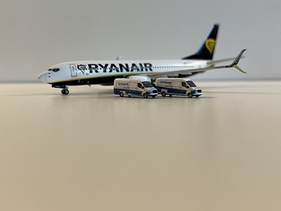 2x 1:400 Scale Ryanair Engineering Vans For Airport Diorama, Gemini ...