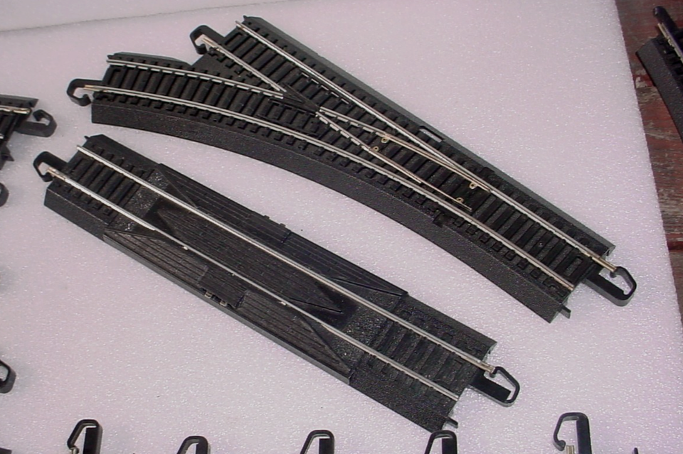 HO Bachmann E-Z TRACK LOT (14) Pieces CURVES & STRAIGHTS Black 1 Switch ...