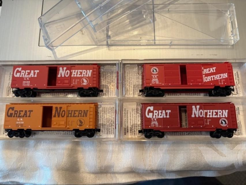 LOT OF 4 N Scale ***GREAT NORTHERN*** CIRCUS 40' Box Cars--- MICRO ...