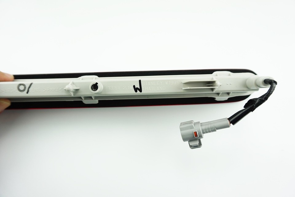 81570-0K100 RED LENS THIRD BRAKE LIGHT GENUINE TOYOTA HILUX REVO 2015 ...