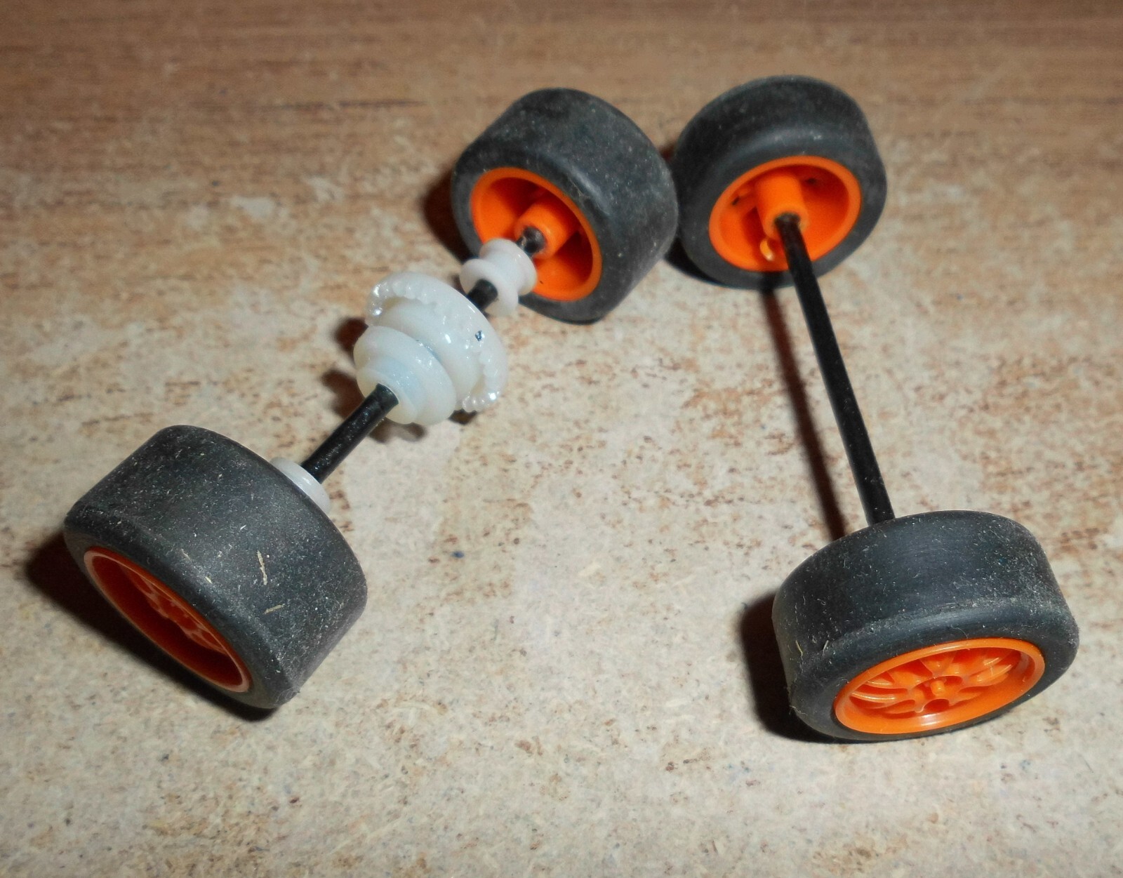 Scalextric orange wheels & tyres with axles SUPERB spares. Touring / GT ...