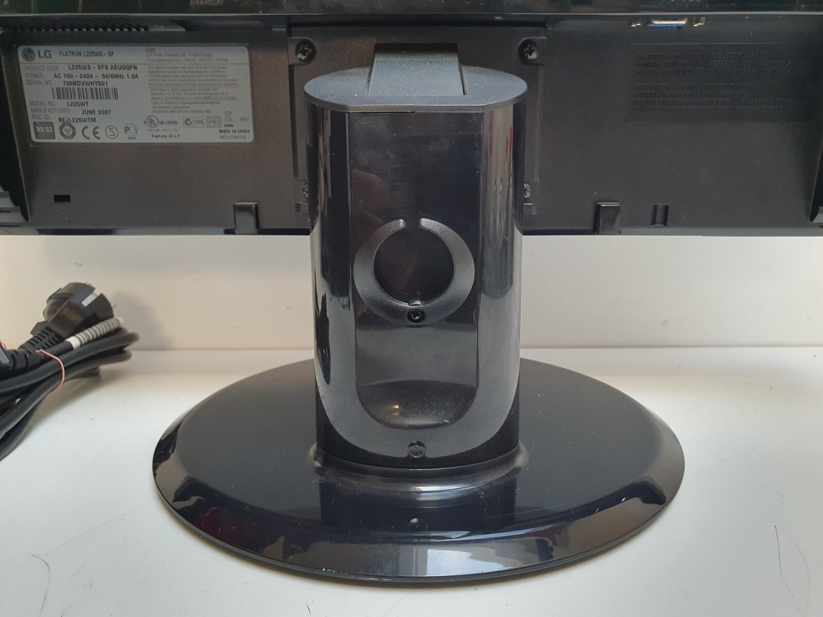 LG FLATRON L225WS 22 Zoll Retro PC Computer Monitor Bildschirm Für Win ...