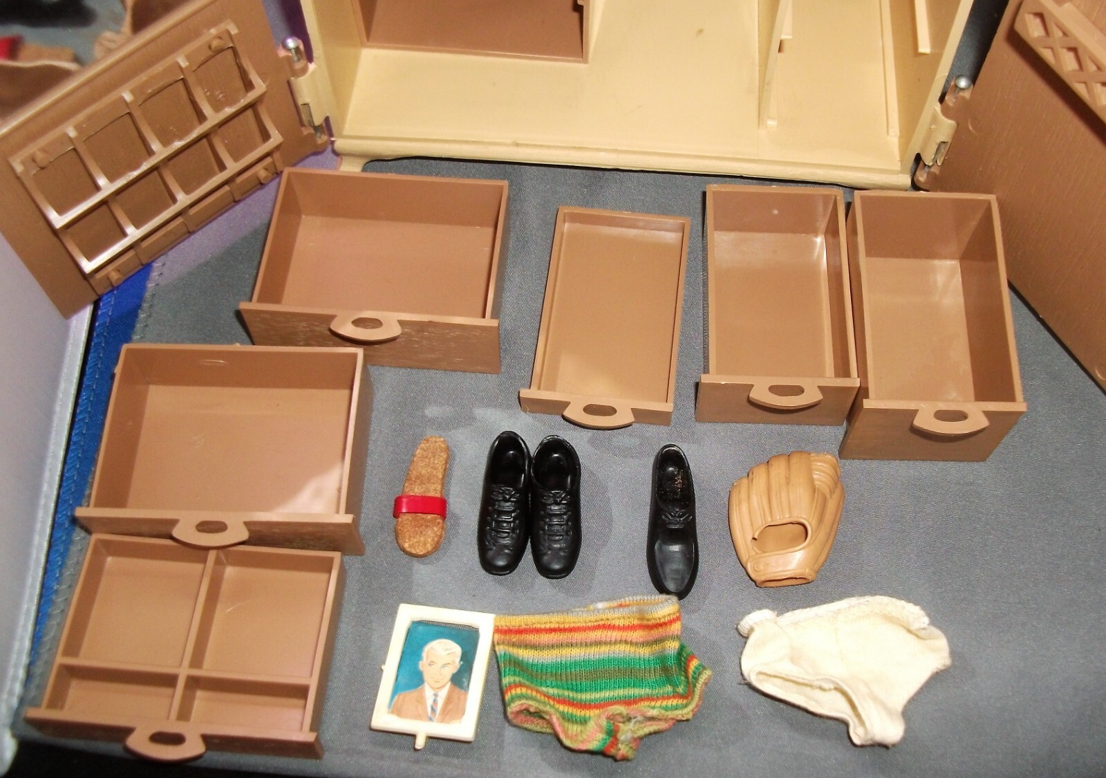 Vintage Suzy Goose Ken Wardrobe Complete With Extras Excellent | eBay