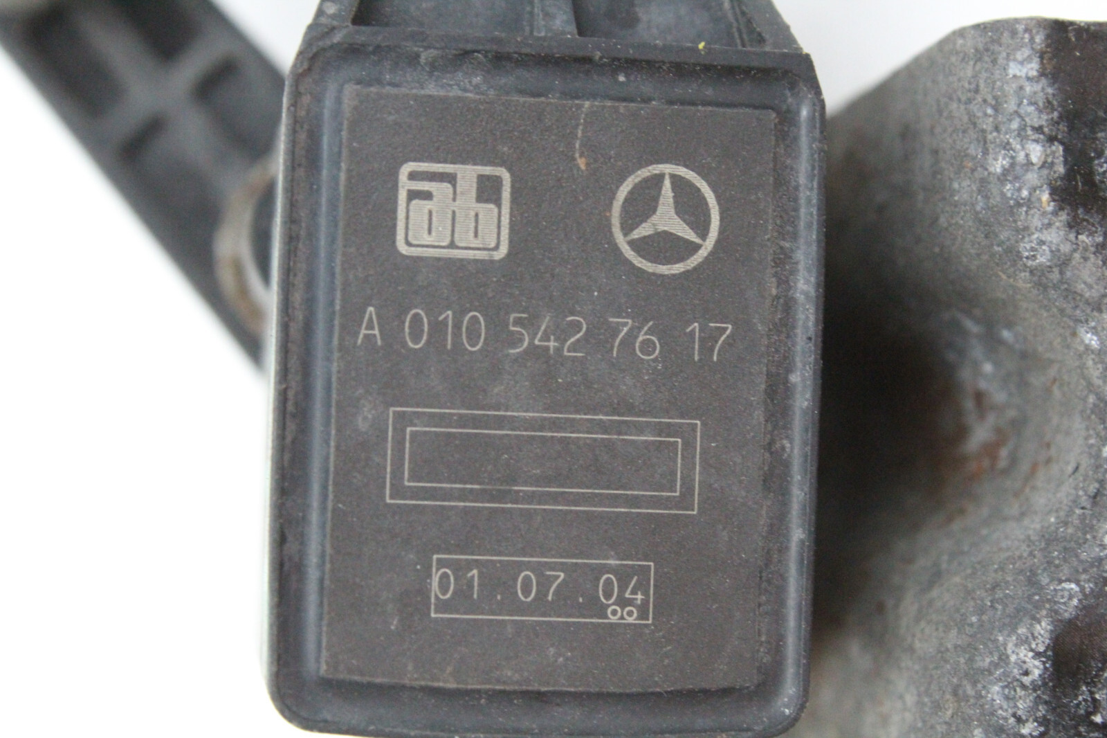 2003 MERCEDES E500 HEAD LIGHT LEVEL SENSOR FRONT LEFT RIGHT A 010 542 ...