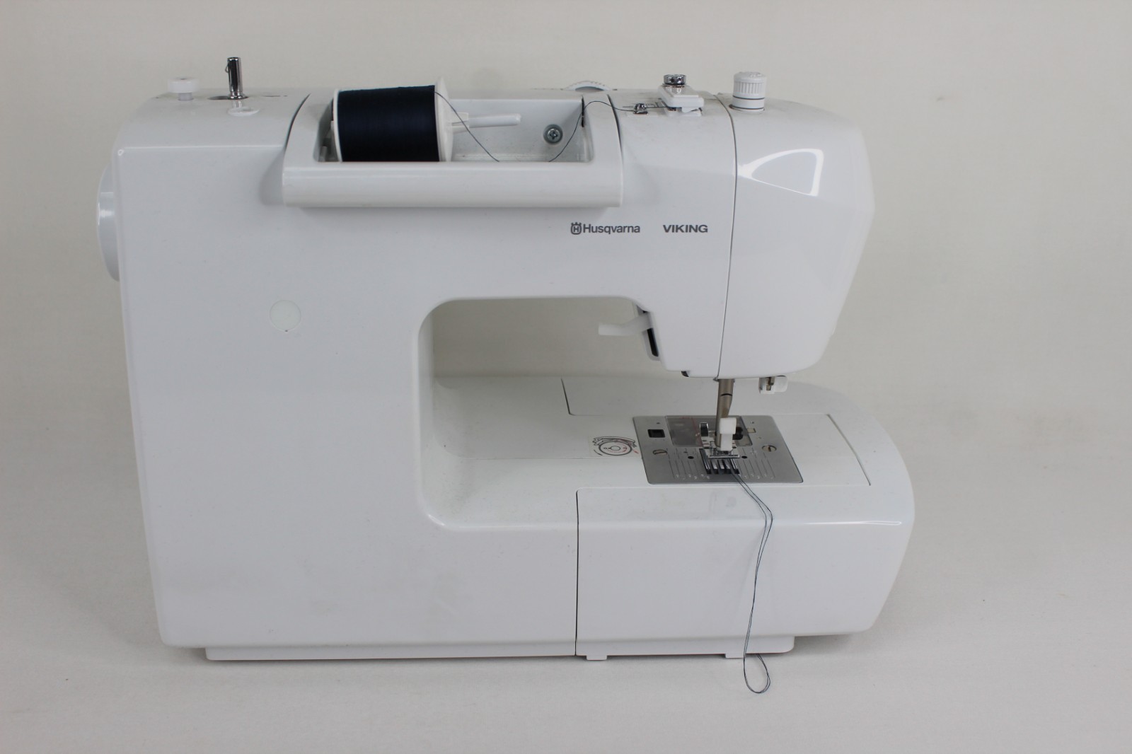 Husqvarna Viking H Class Model 100Q Sewing Machine with Foot Pedal ...