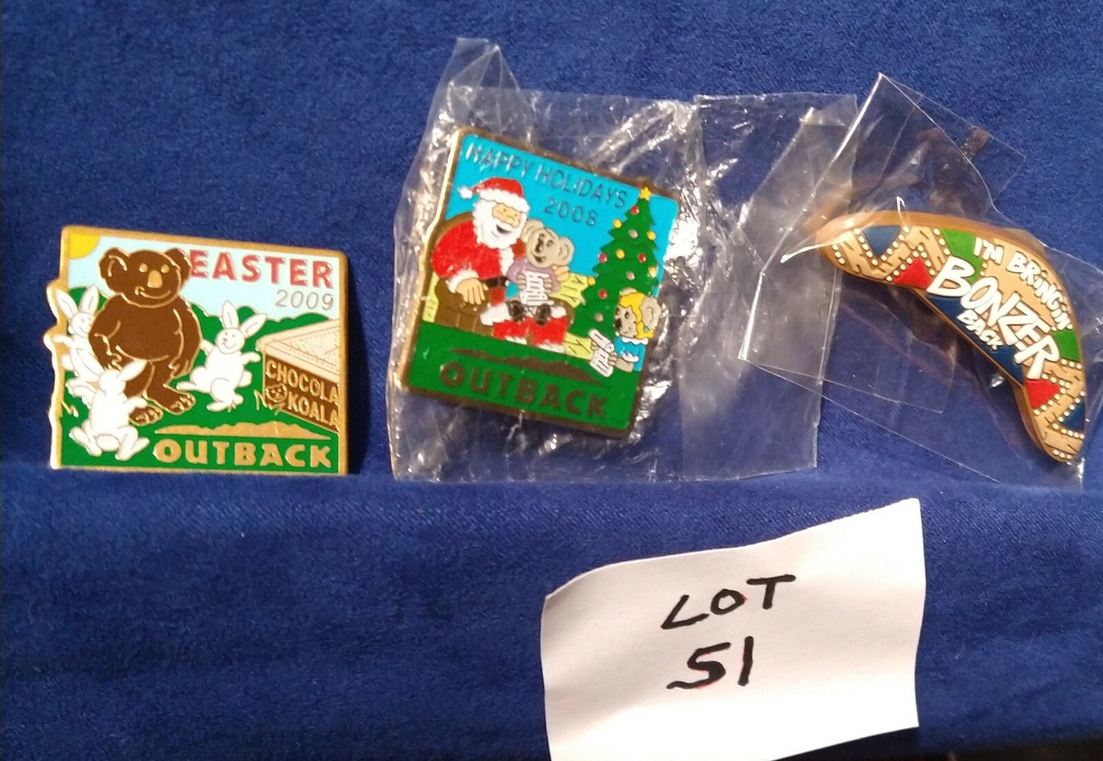 Outback Steakhouse Pins HAPPY HOLIDAYS 2008 easter 2009 - BOOMERANG ...