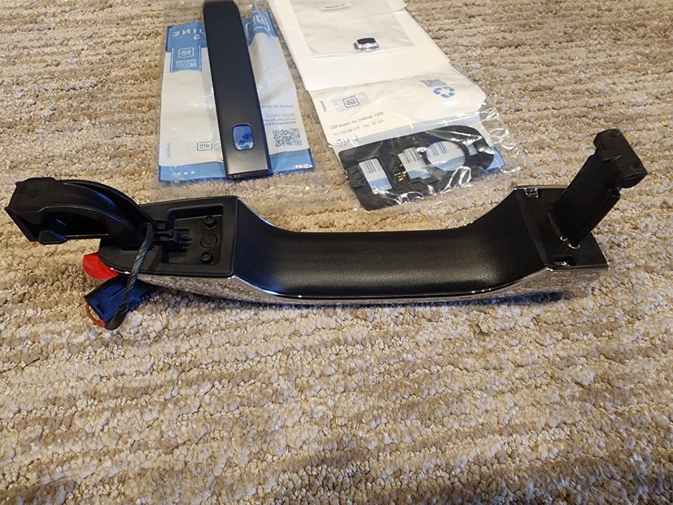 OEM exterior door handle 13537017 with paint to match strip (can offer ...