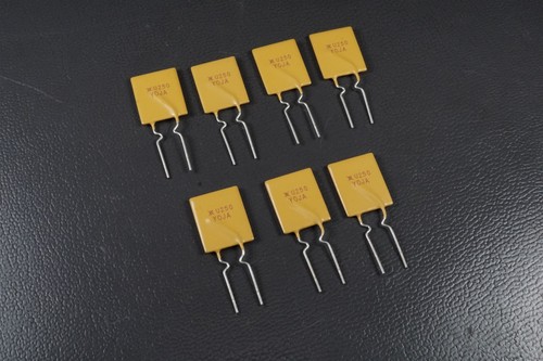 Lot of 7 RUEF250 Littelfuse PTC Resettable Fuse 2.5A 30V Thru Hole ...