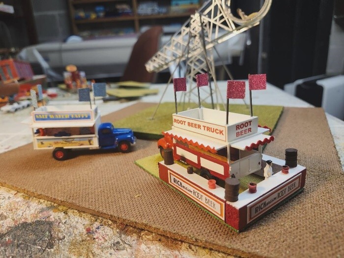 Carnival Circus Wheel Performers & 2 Concession Trucks HO Scale | eBay