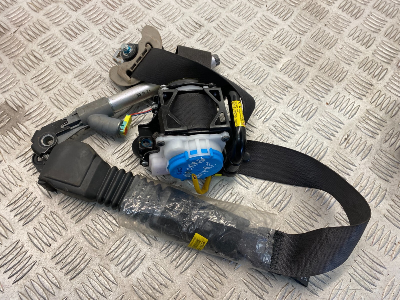 2014 KIA CARENS FRONT RIGHT DRIVER SIDE SEAT BELT GENUINE 88820-A4200 ...