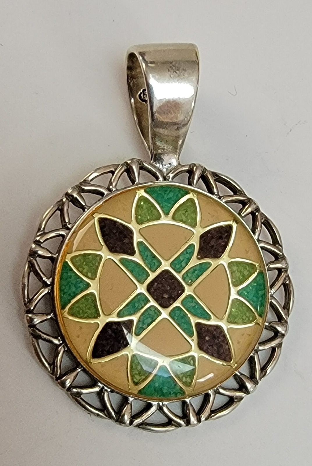 925 Sterling Silver Round Mandala Design Pendant - Gem