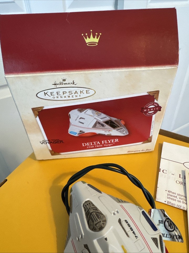 Hallmark Keepsake Ornament Star Trek Voyager Delta Flyer Light & Voice ...