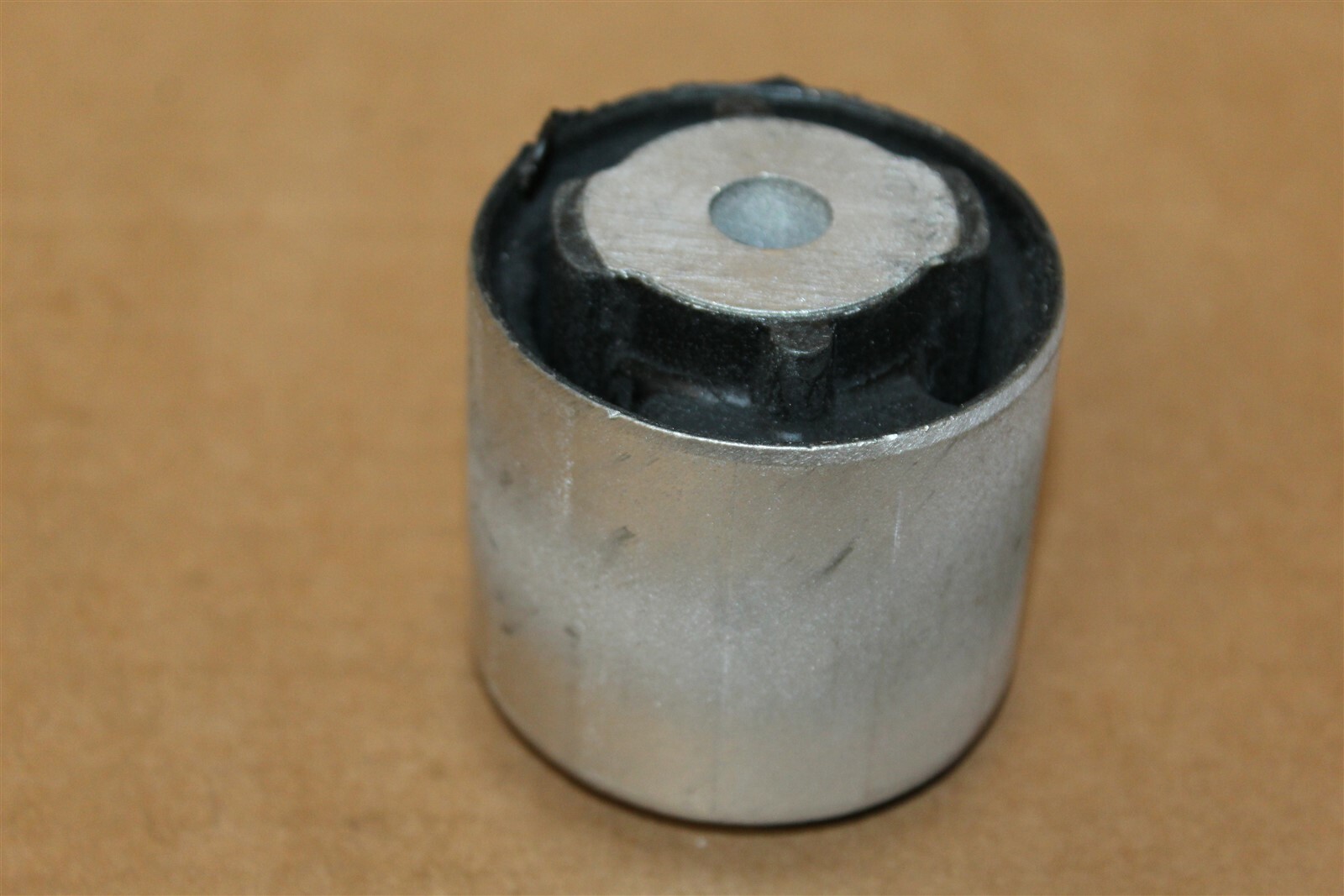 VW Touareg 2003-10 Single Transfer Gearbox Bush 7L0525337B New genuine ...