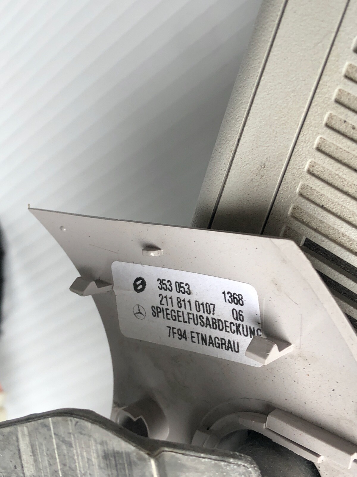 2007 - 2009 Mercedes E-Class Center Rear View Mirror Unit P: 211 811 01 ...